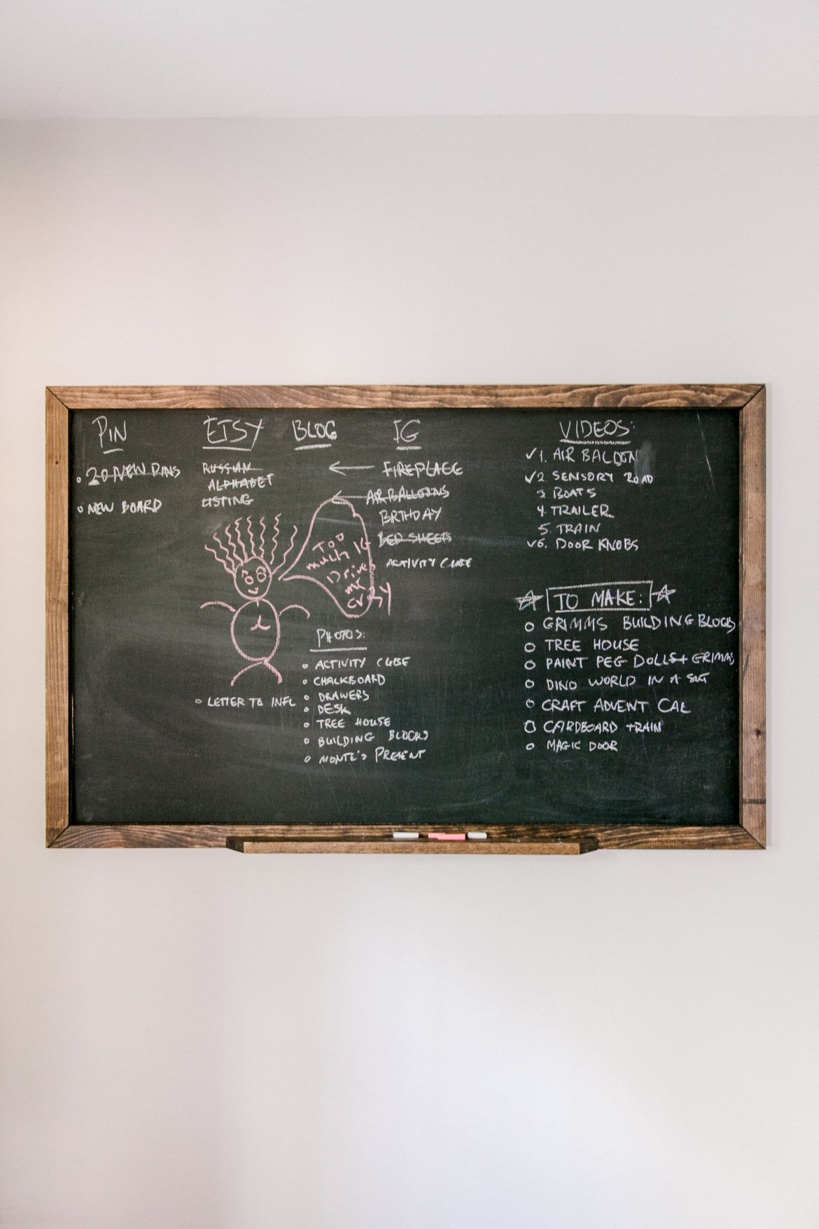 DIY OVERSIZED CHALKBOARD